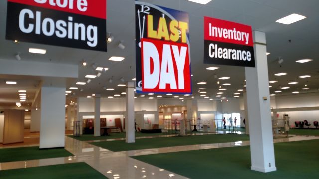 Sears and Macy's anchor stores close at Shenango Valley Mall - WFMJ.com