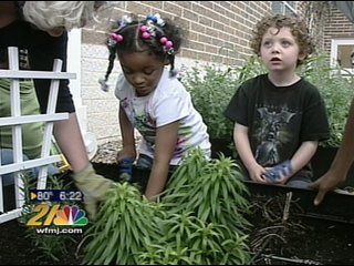 Youngstown school grows healthy children - WFMJ.com