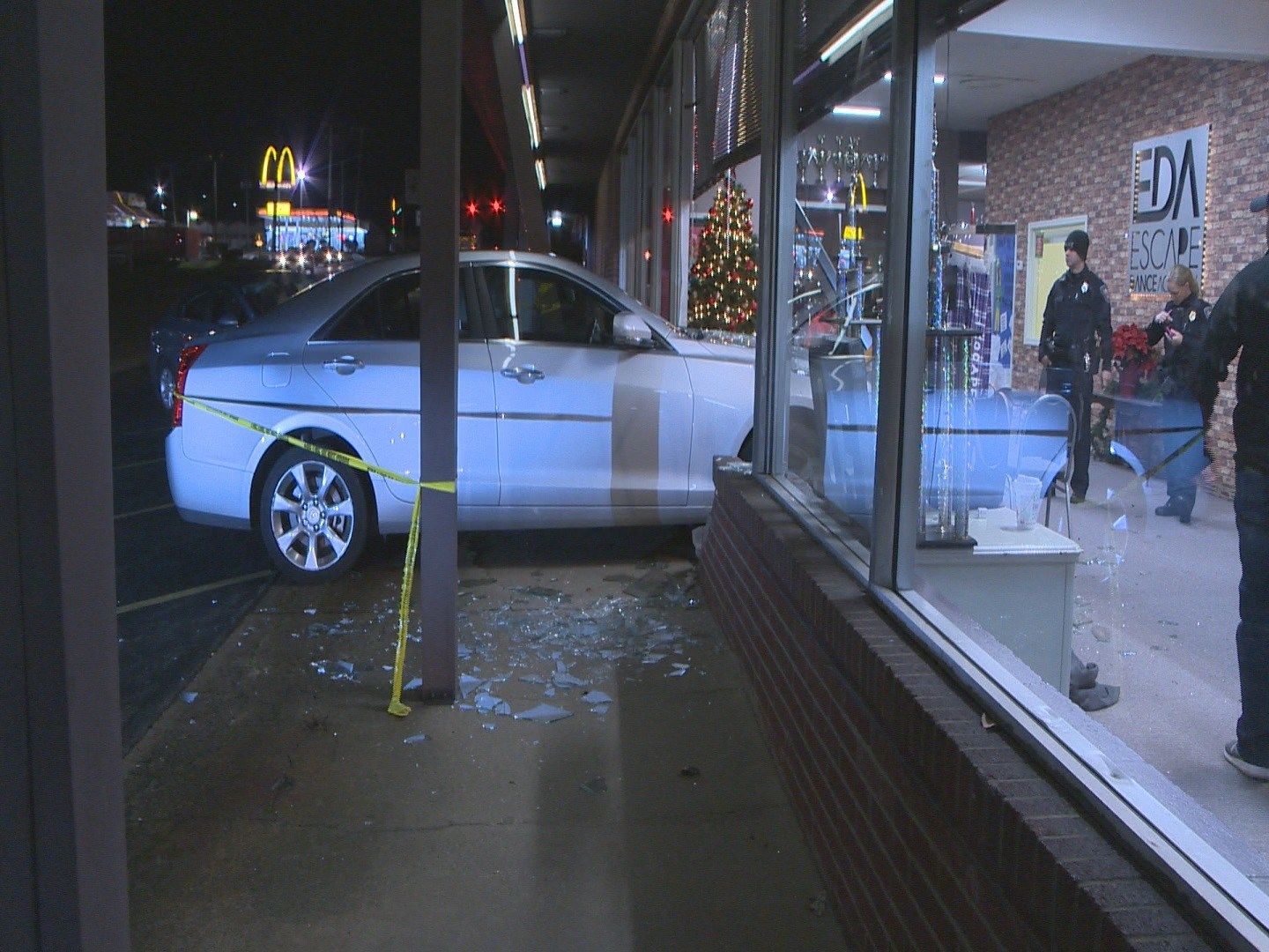 Car plows through window of Austintown dance studio - WFMJ.com