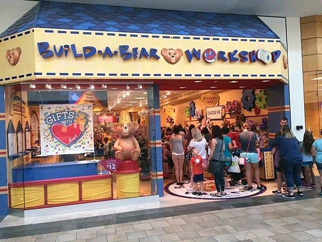 Hundreds pack Southern Park Mall for 'pay your age' Build-A-Bears ...