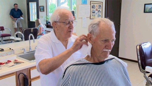 90-year-old Warren barber retires after 65 years behind the chair ...
