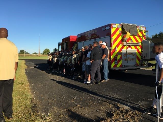 Warren Little Raiders presented with new helmets - WFMJ.com