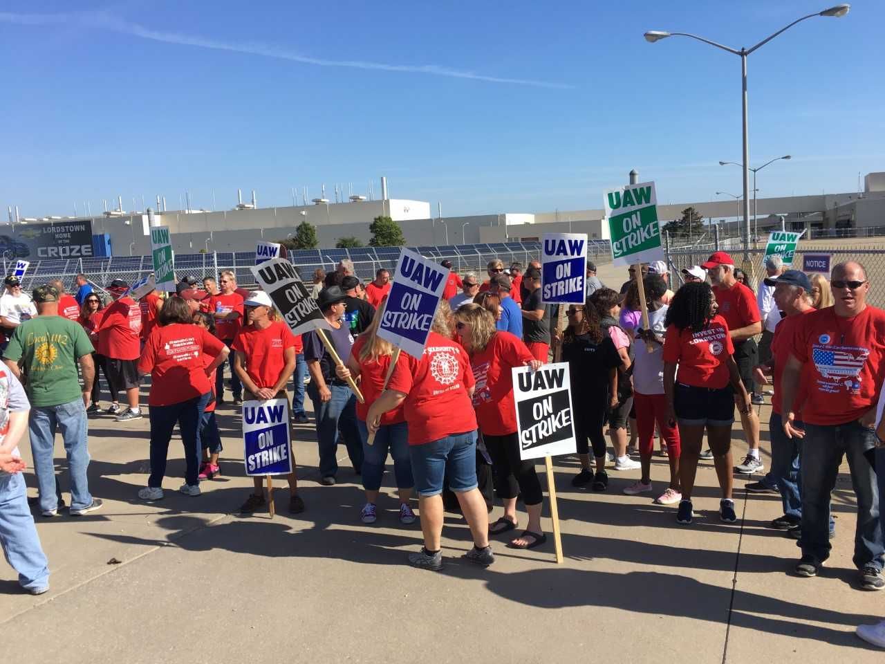 UAW holds strike support rally at Lordstown plant - WFMJ.com