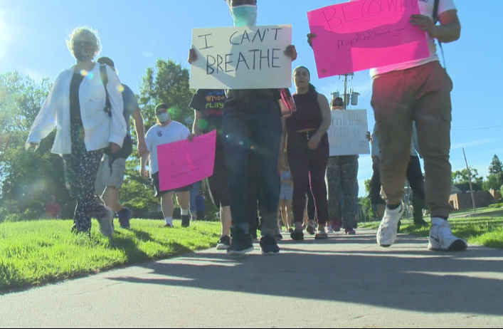 Protest against police brutality draws crowd in Warren - WFMJ.com