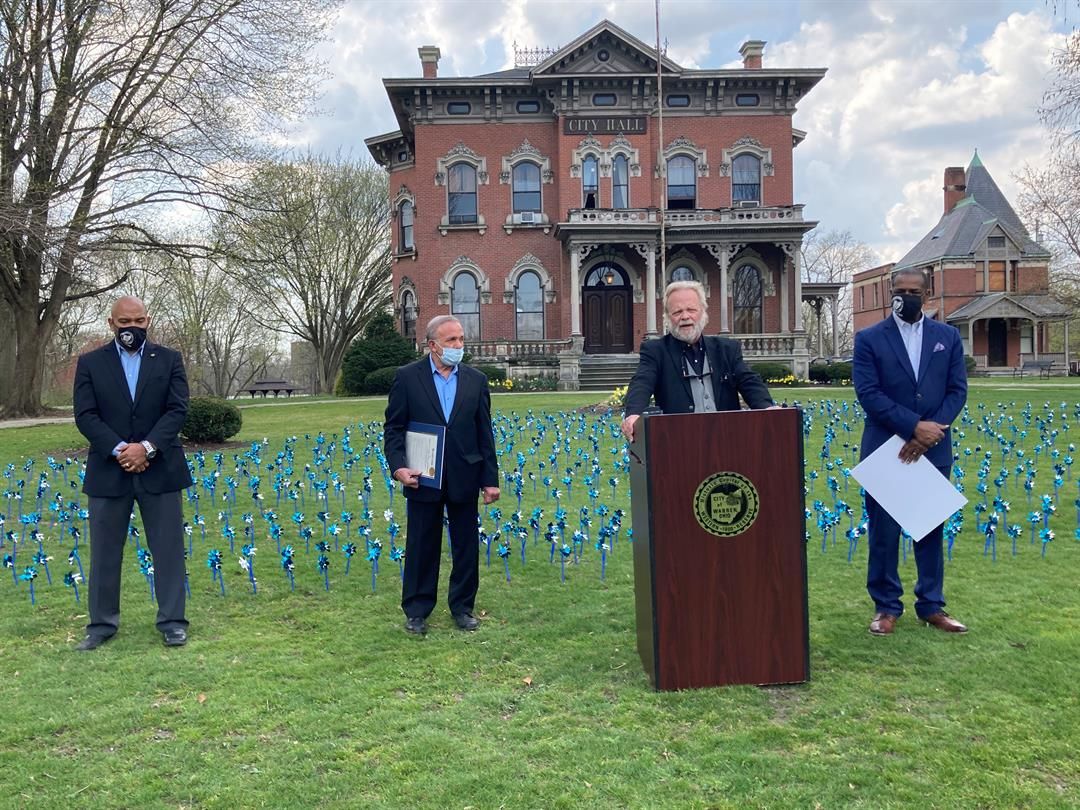 Warren Courthouse square filled with pinwheels for child abuse ...