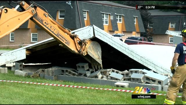 Driver charged for Boardman carport collapse - WFMJ.com