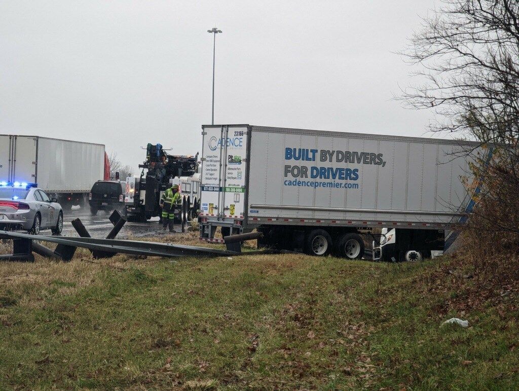 Semi crashes on I-80 eastbound at Route 11 in Austintown - WFMJ.com