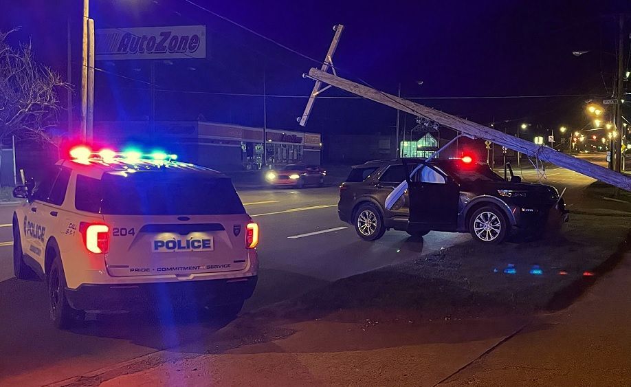 Hit-and-run crash brings down pole in Youngstown - WFMJ.com