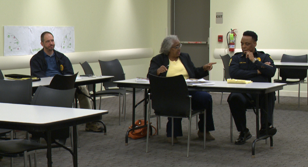 Discussion focuses on gun violence, deer hunting in Youngstown - WFMJ.com