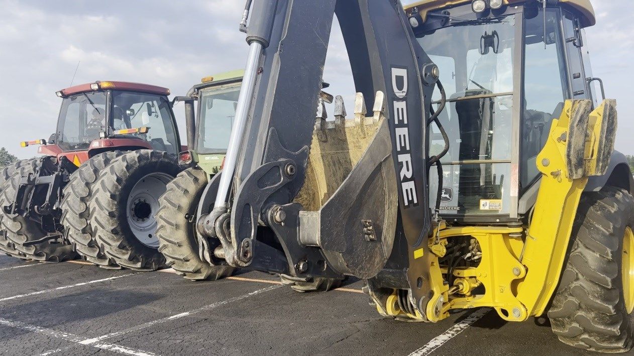 Springfield students, staff parade tractors to school - WFMJ.com