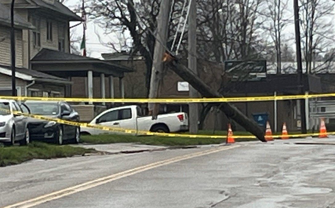 Truck crash shuts down stretch of Lowellville Road in Struthers - WFMJ.com