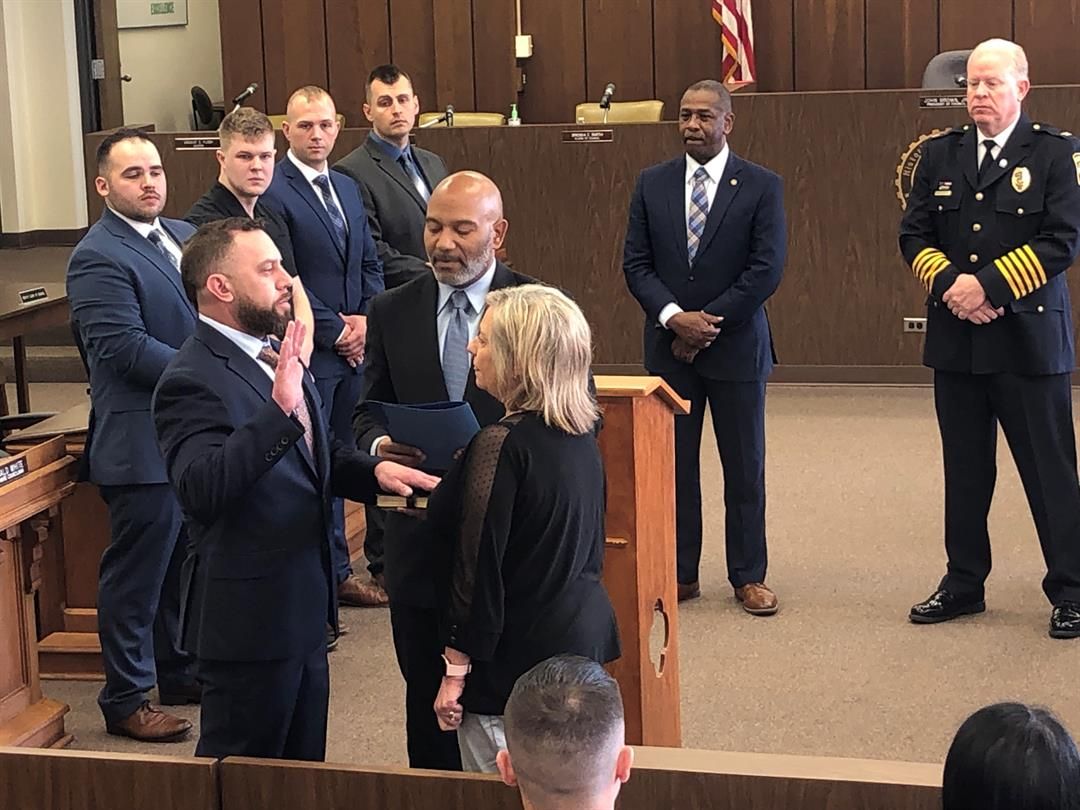 Warren PD holds swearing in ceremony for five new officers - WFMJ.com