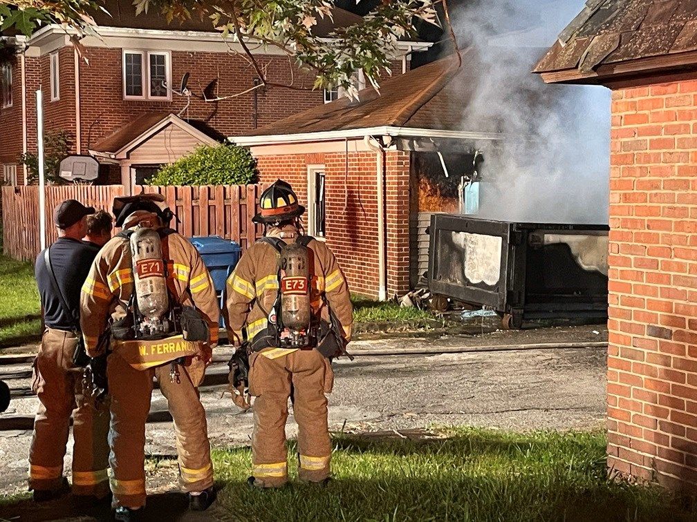 Dumpster fire spreads to garage in Youngstown - WFMJ.com