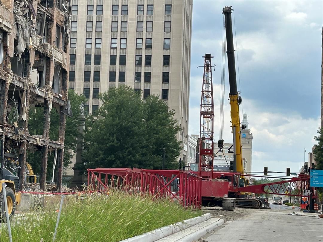 Second crane arrives to hasten demolition of Youngstown's Realty ...