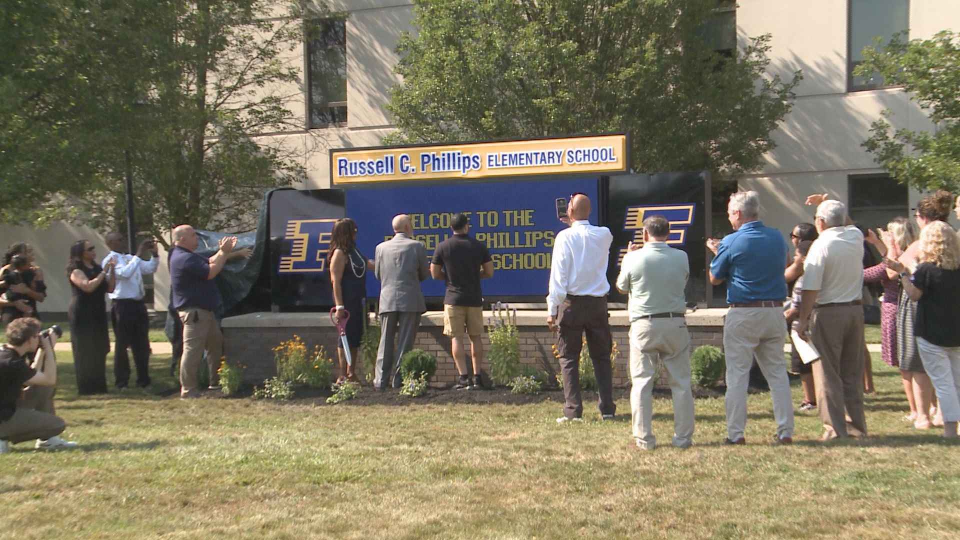 Farrell Elementary School renamed in historic fashion - WFMJ.com