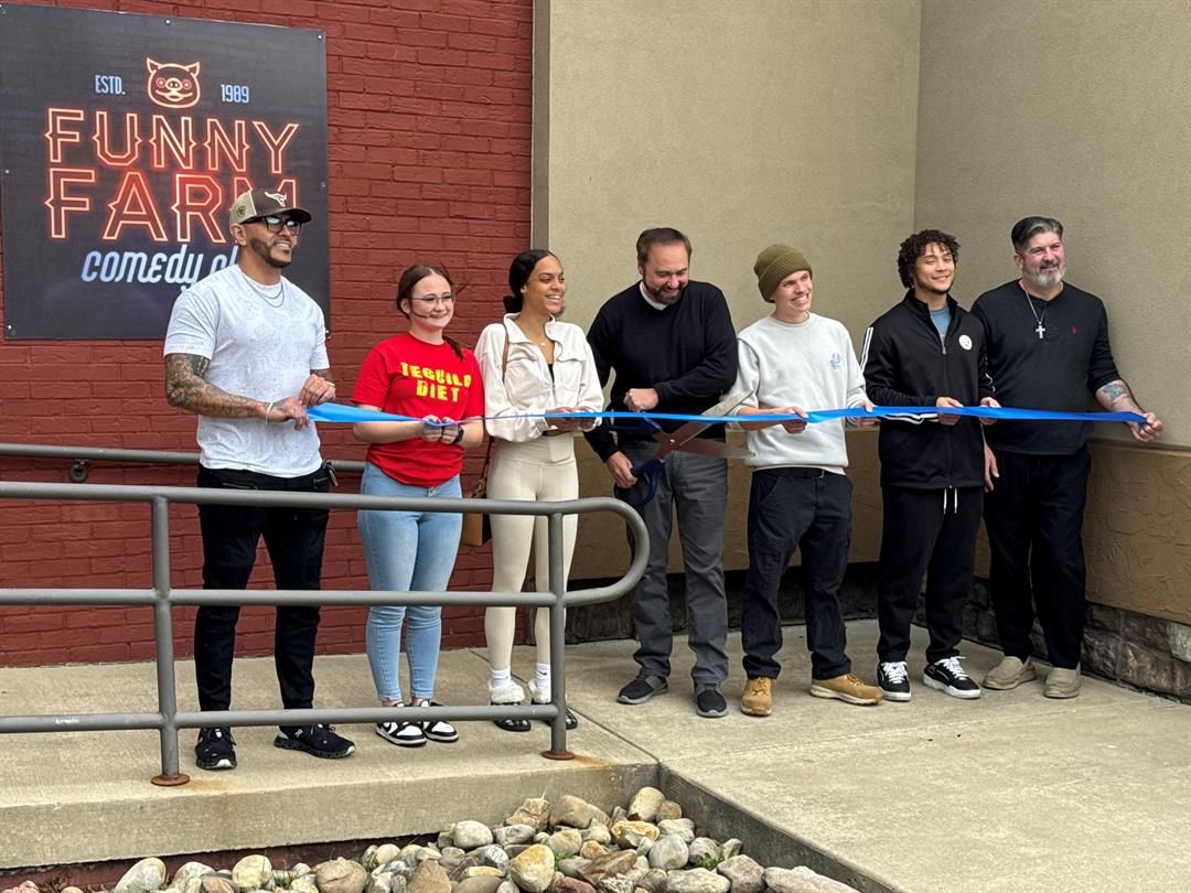 Funny Farm Comedy Club cuts ribbon at new location - WFMJ.com