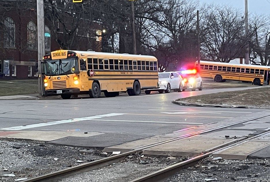 Car rear-ends Youngstown School bus - WFMJ.com
