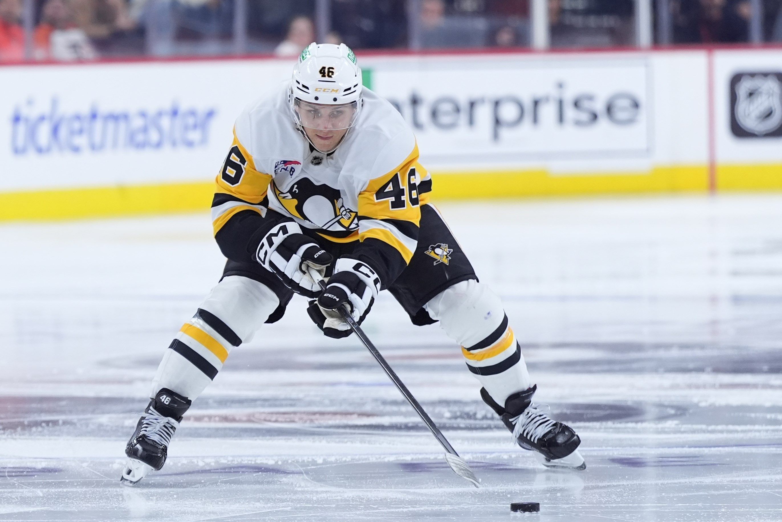 Penguins sign versatile forward Blake Lizotte to 3-year contract ...