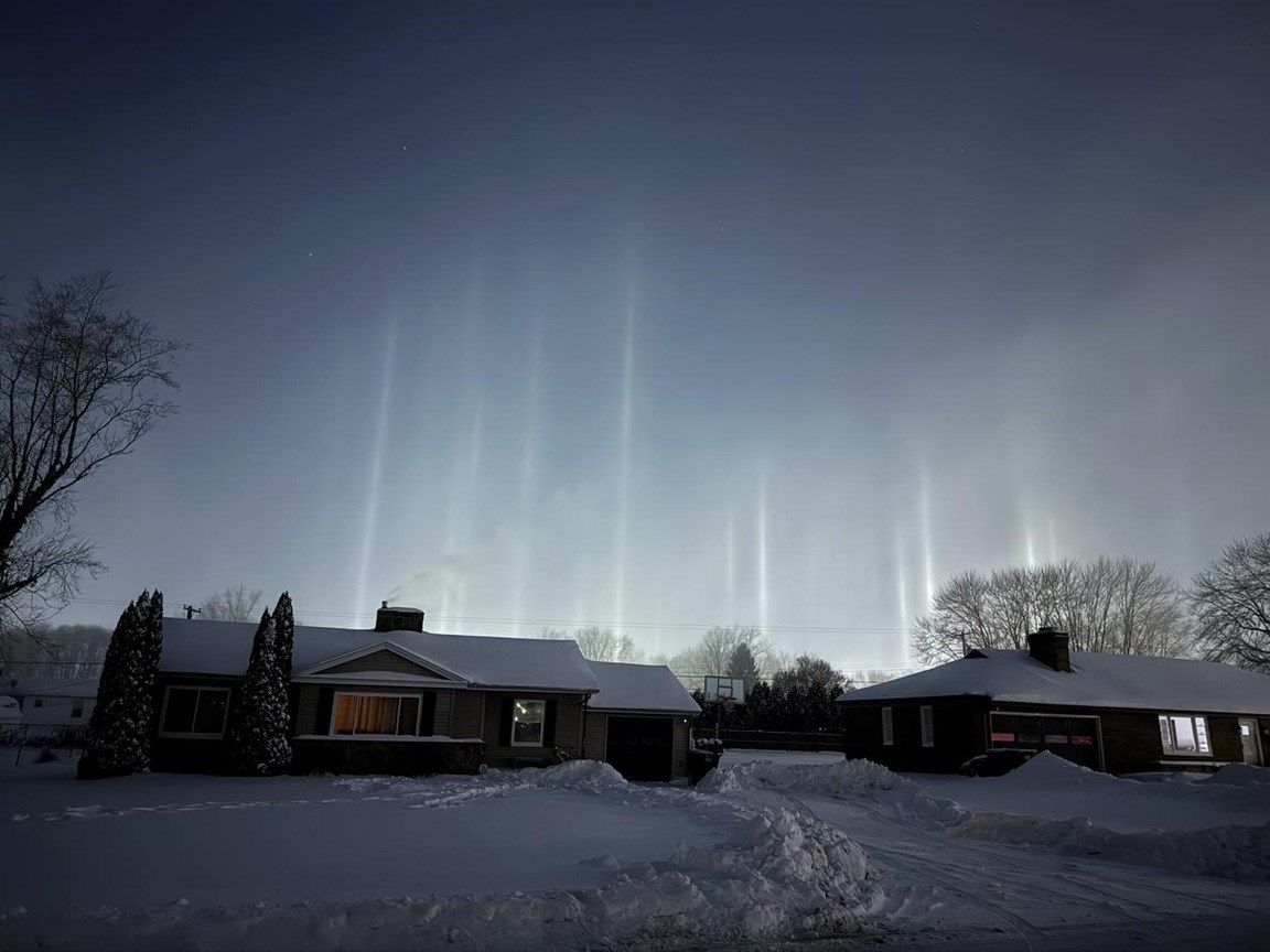 Cold temperatures bring rare light pillars to the area - WFMJ.com